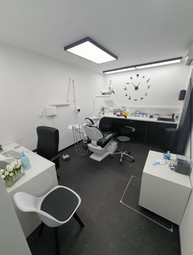 Constantin Corina (Dentiste): Prenez rendez-vous en ligne