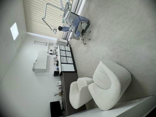 Constantin Corina (Dentiste): Prenez rendez-vous en ligne